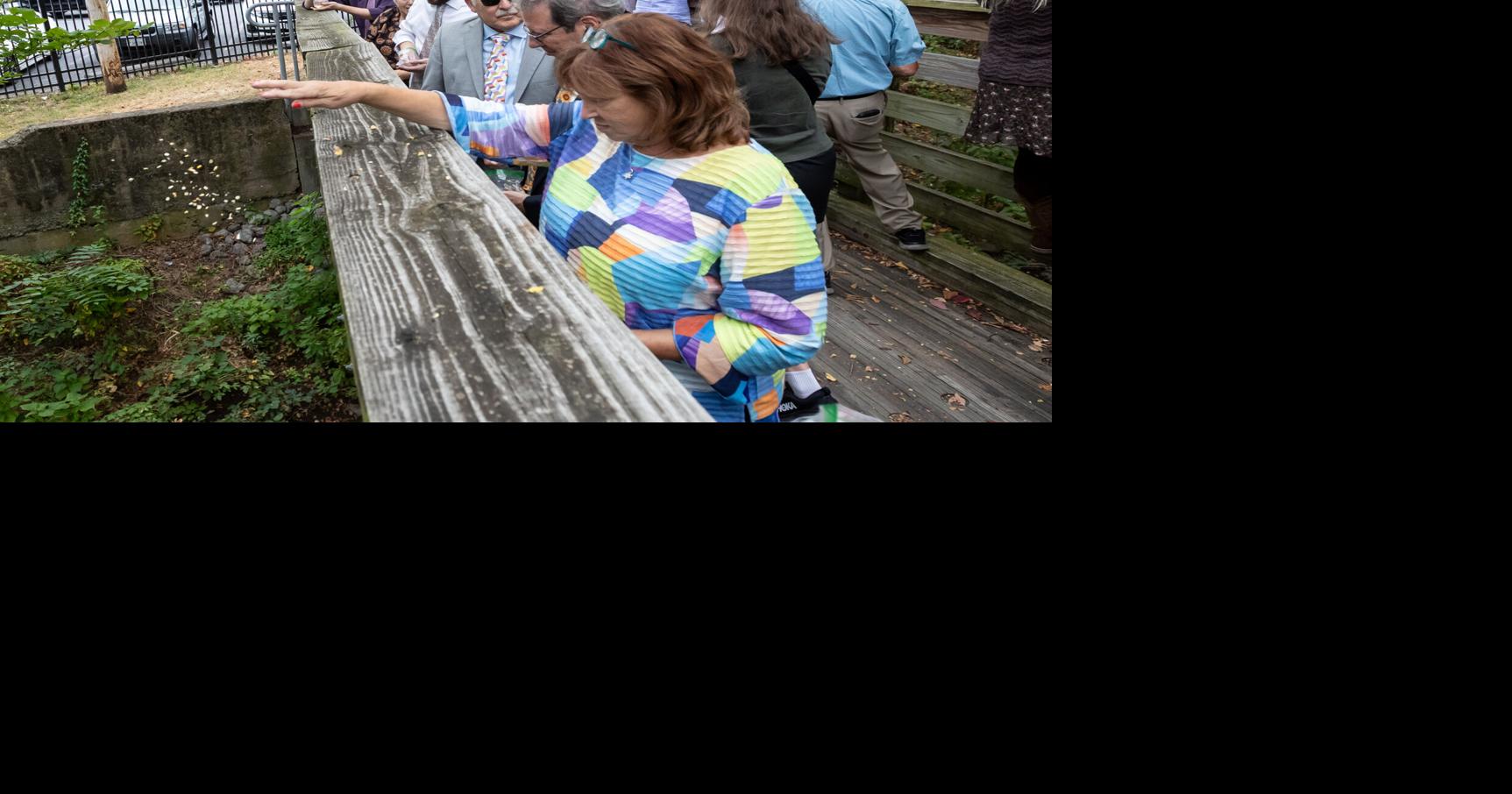 Jewish congregation observes Rosh Hashanah with casting out ceremony ...