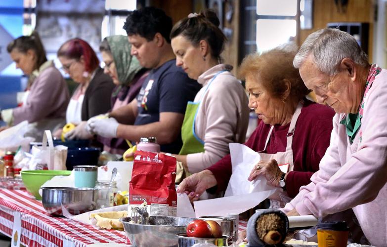 Competition tests bakers' apple pie-making skills | Nvdaily | nvdaily.com