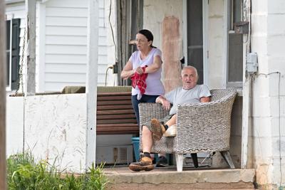 Relaxing On The Porch | Nvdaily | nvdaily.com