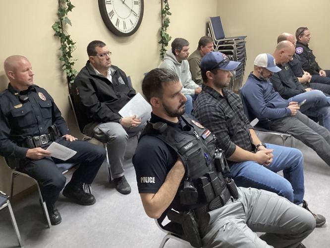 $4 hourly pay raise approved to attract, retain police officers ...