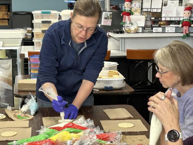 Cookie classes help bakers produce professional results | Sentinel ...