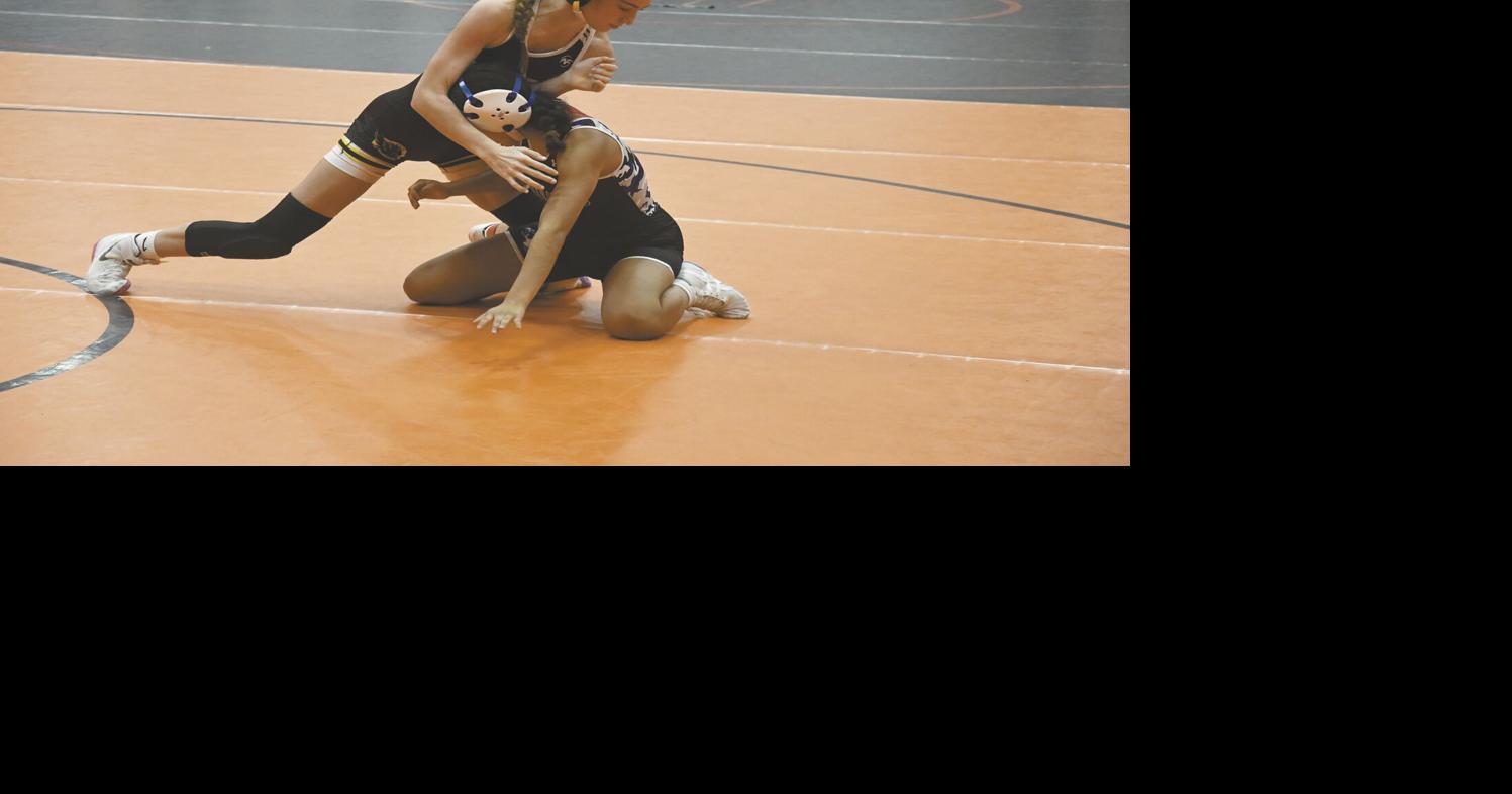 Hinton girls wrestling competes at Sheldon tourney | Sentinel ...