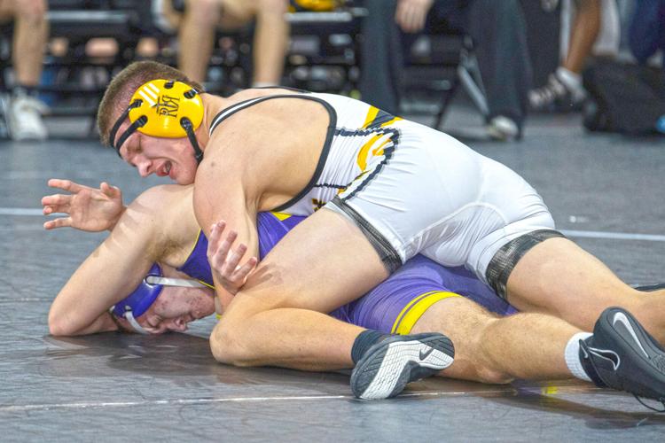 Hinton boys wrestling takes third at state duals | Sentinel | nwestiowa.com