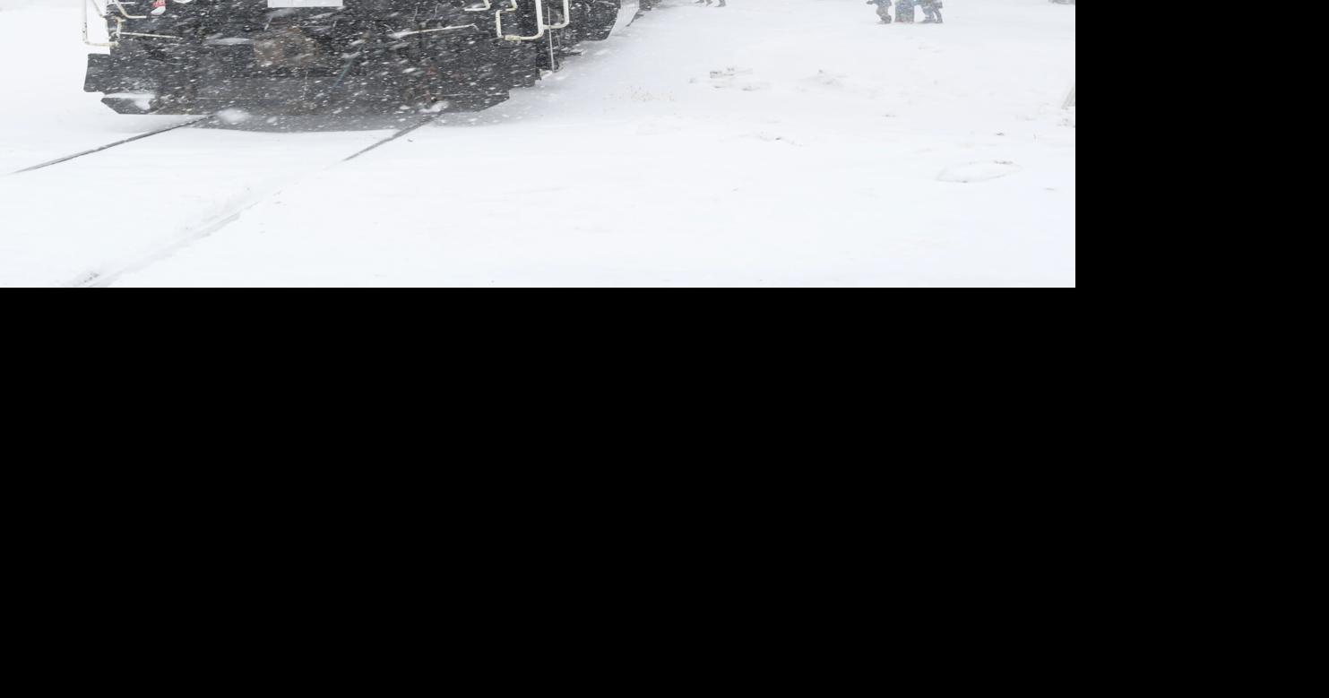 Holiday Express rolls through snow and spirit | Hawarden Independent ...