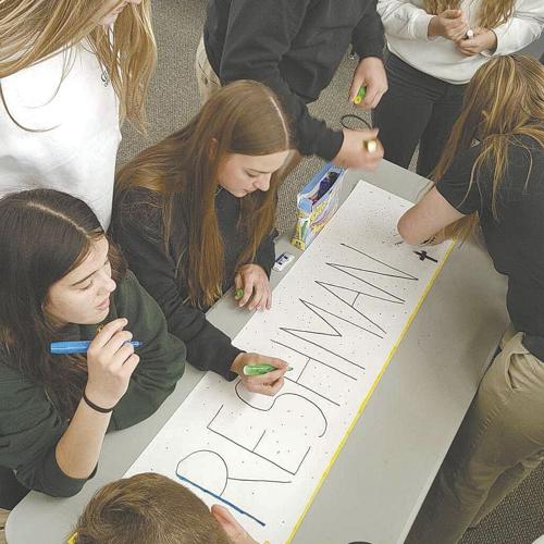 Spanish students learn about alfombras | Sentinel | nwestiowa.com