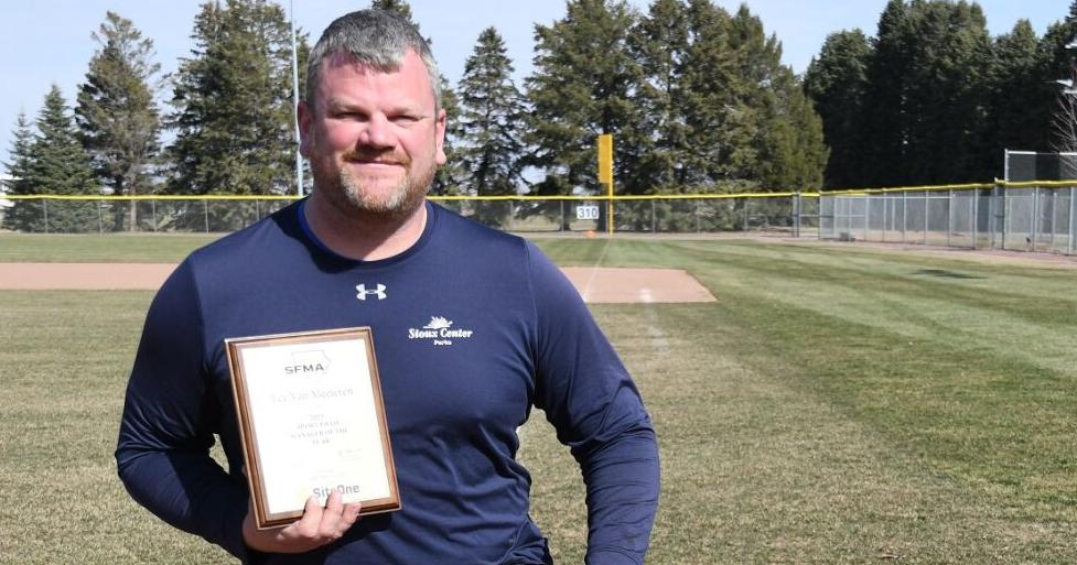 Van Meeteren wins field manager award | Sioux Center News | nwestiowa.com
