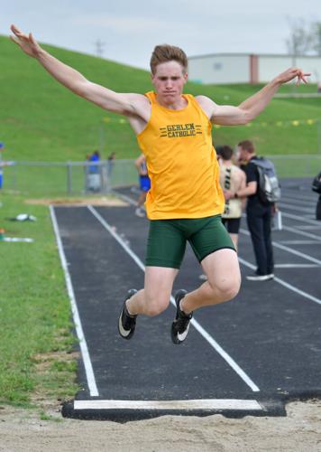 Gehlen boys run away with team title at 1A state qualifying meet ...