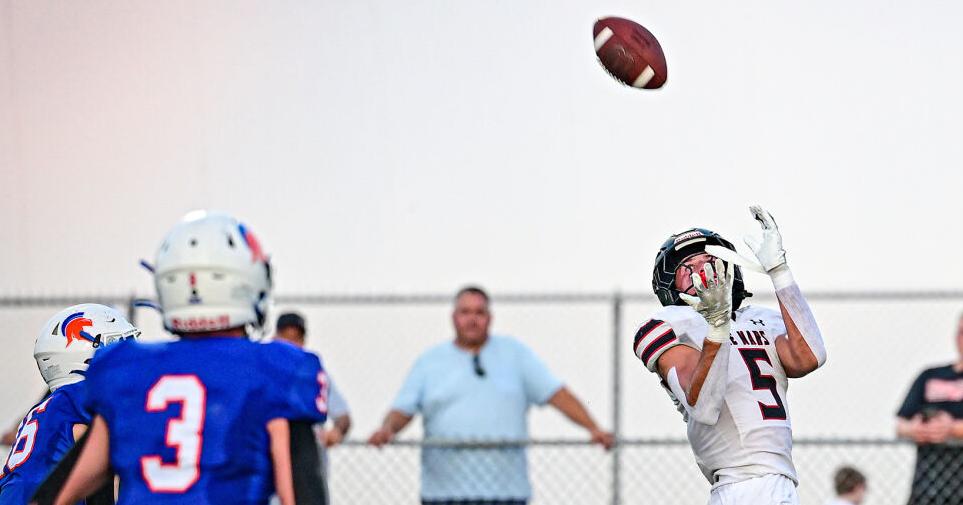 Le Mars football unable to keep scoring pace with Sioux Center ...