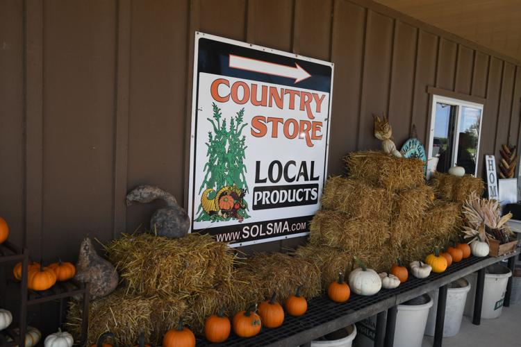 Ag secretary Naig stops by Solsma’s Punkin Patch | Nwest Iowa Review ...