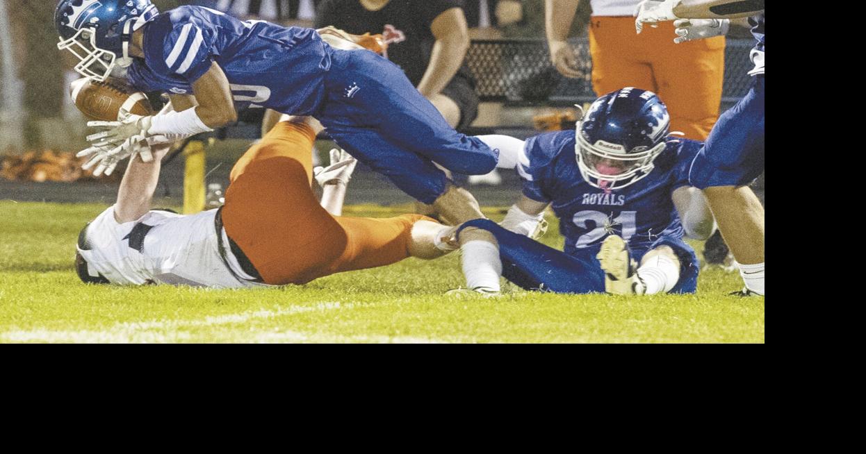 MMCRU football scores in final minute to win clash over district foe ...