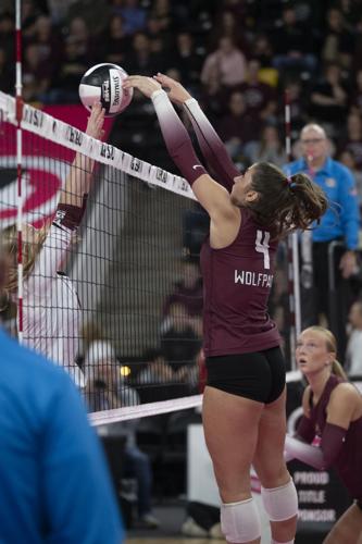 Western senior Scarlett Winterfeld scores.jpg | Sports | nwestiowa.com