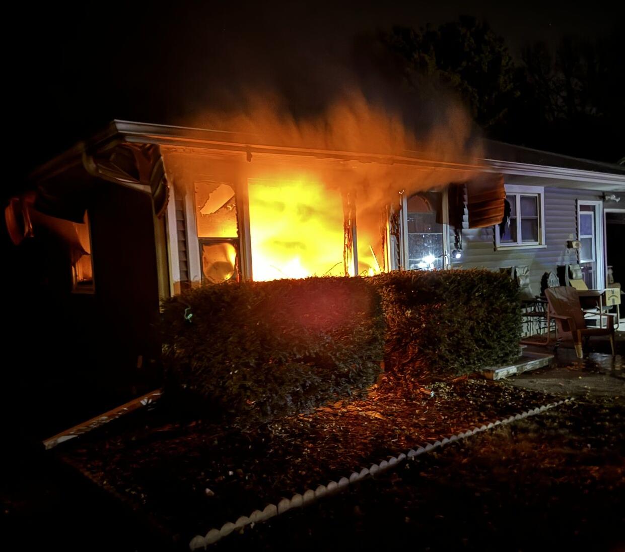 Sheldon man hurt in early morning house fire | News | nwestiowa.com