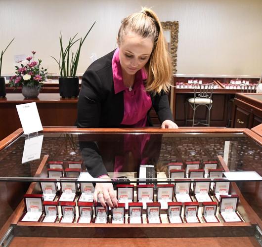 Pat's Jewelry marks 30 years in the family | Sioux Center News ...