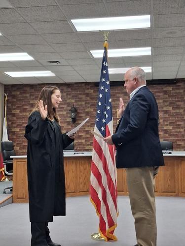 City officials receive oath of office | Sentinel | nwestiowa.com