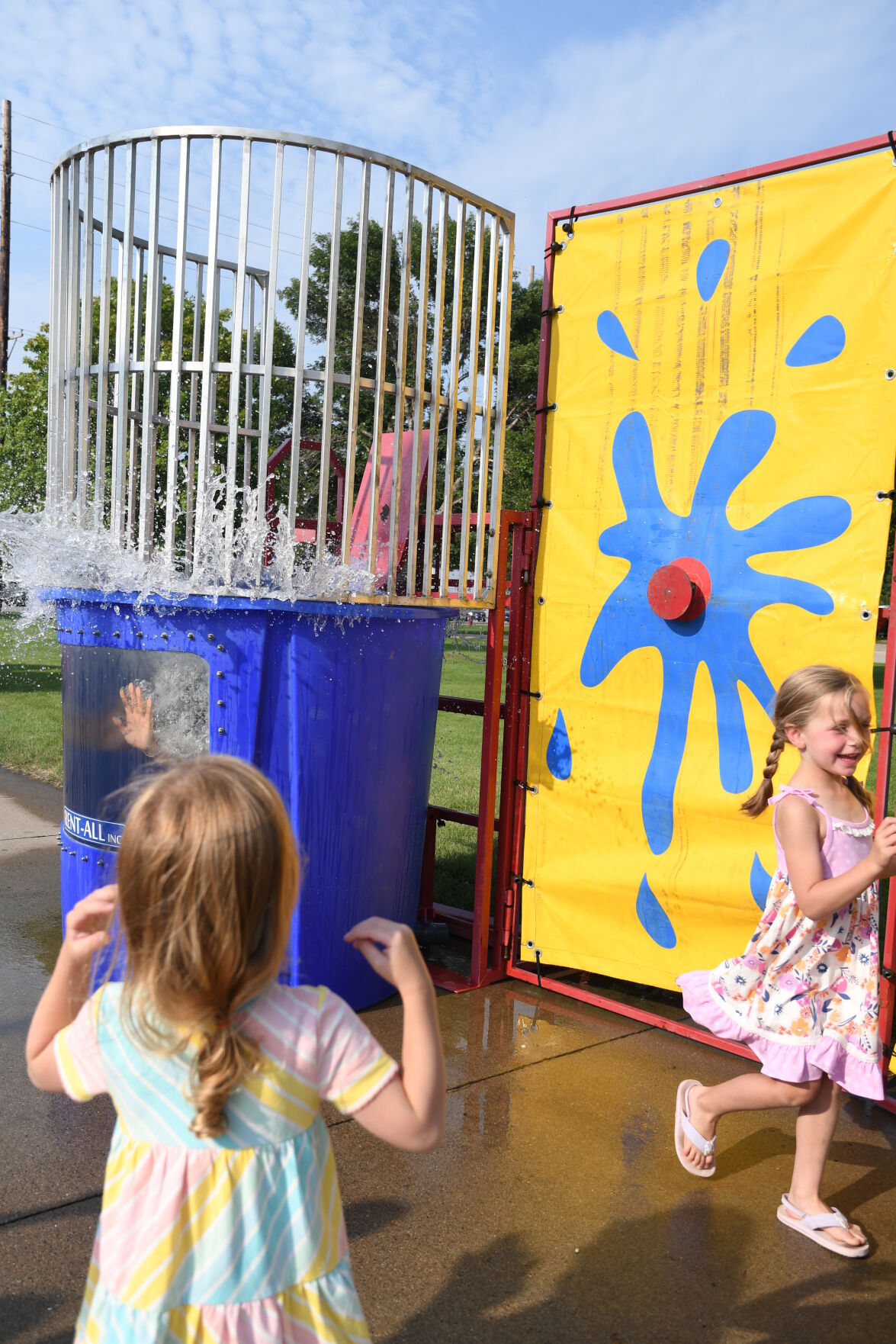 Rock Valley pools together at block party | News | nwestiowa.com