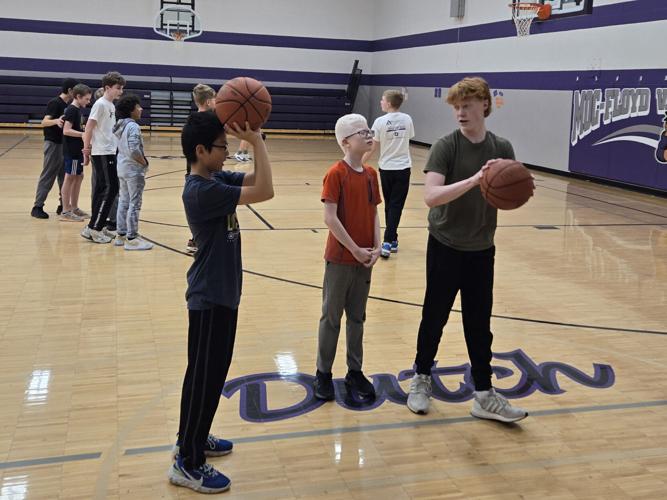 Mentors moving at MOC-FV Middle | News | nwestiowa.com