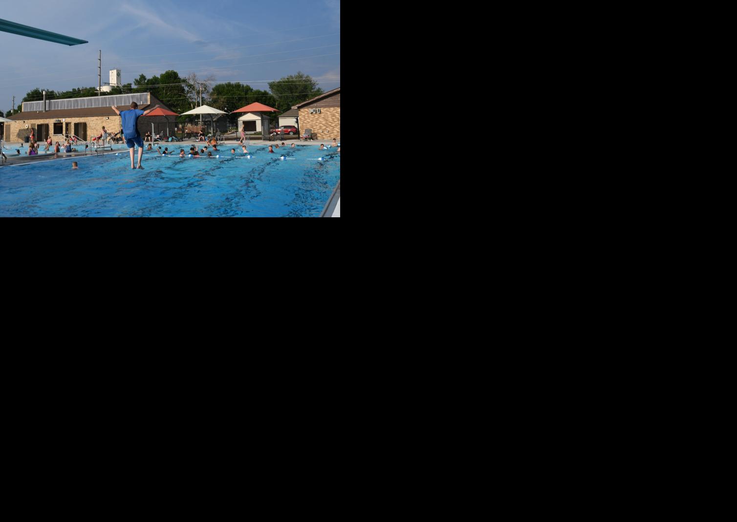 Rock Valley Pool reopens | News | nwestiowa.com