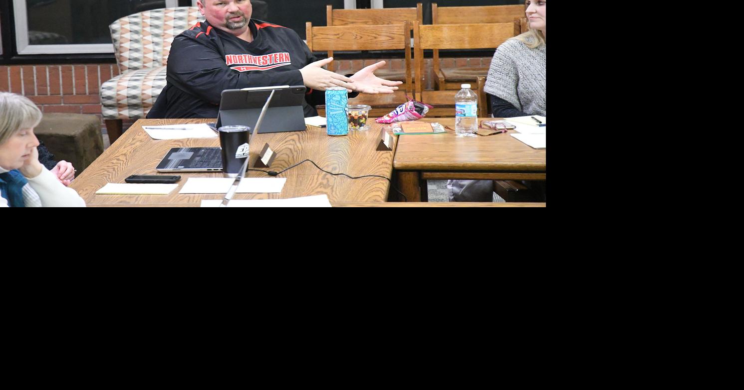 Sheldon schools buy buses, talk projects | News | nwestiowa.com