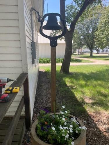 School bell pays tribute to longtime teacher | Sentinel | nwestiowa.com