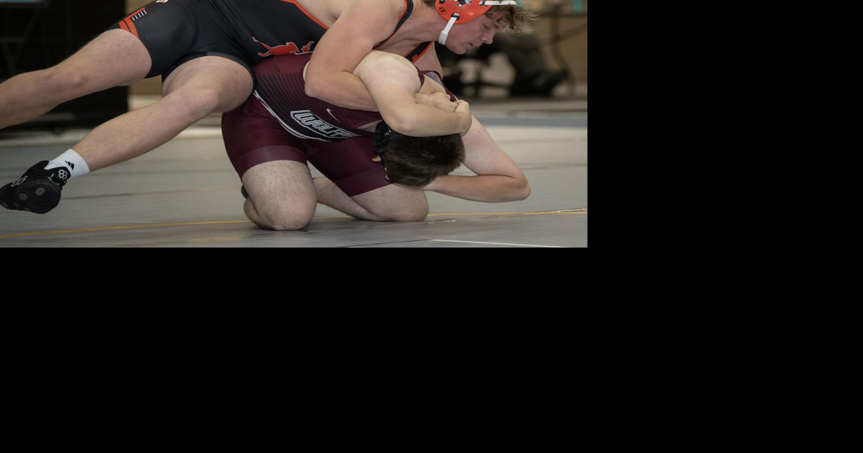 SOC Kayden Kooima wrestles Western Evan Runia.jpg | Sports | nwestiowa.com