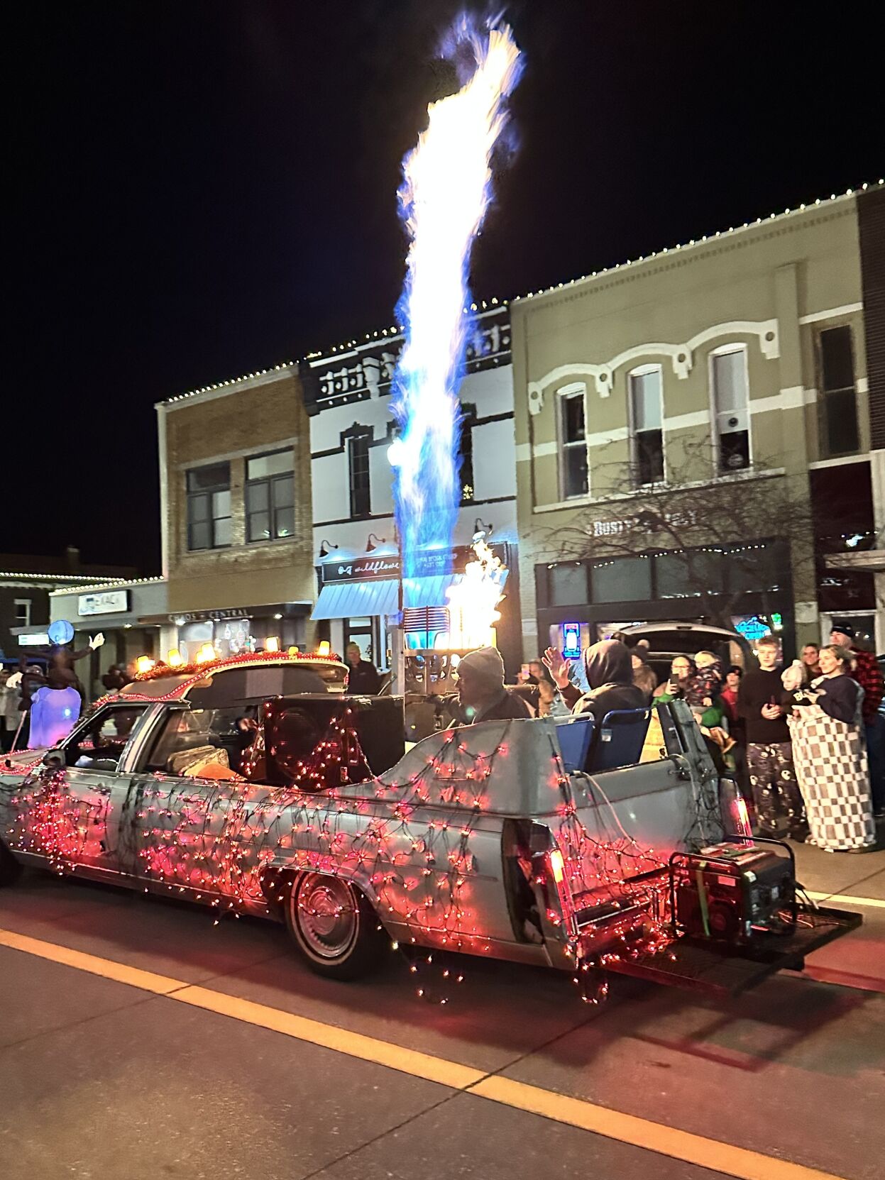 Le Mars Lighted Christmas Parade held Dec. 20 | Sentinel | nwestiowa.com