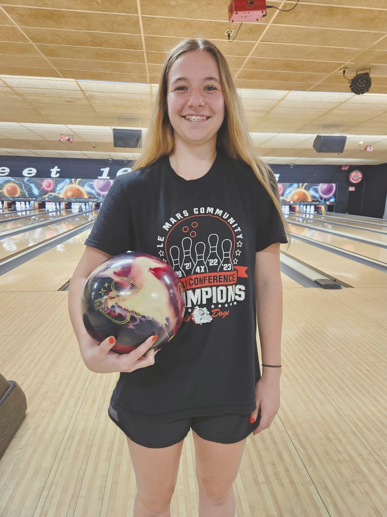 Vanderloo becomes first female to bowl 300 game at Sweet 16 Lanes ...