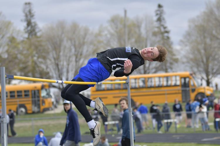 MMCRU boys win Royal Coed Relays on home track | Sentinel | nwestiowa.com
