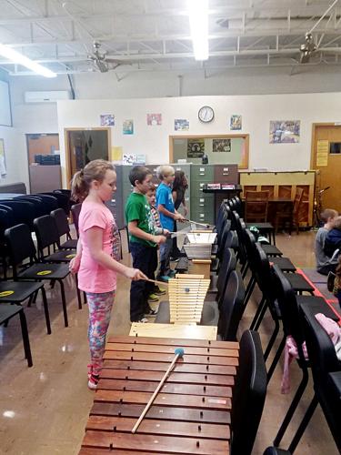 Students play music via Smart Board | News | nwestiowa.com