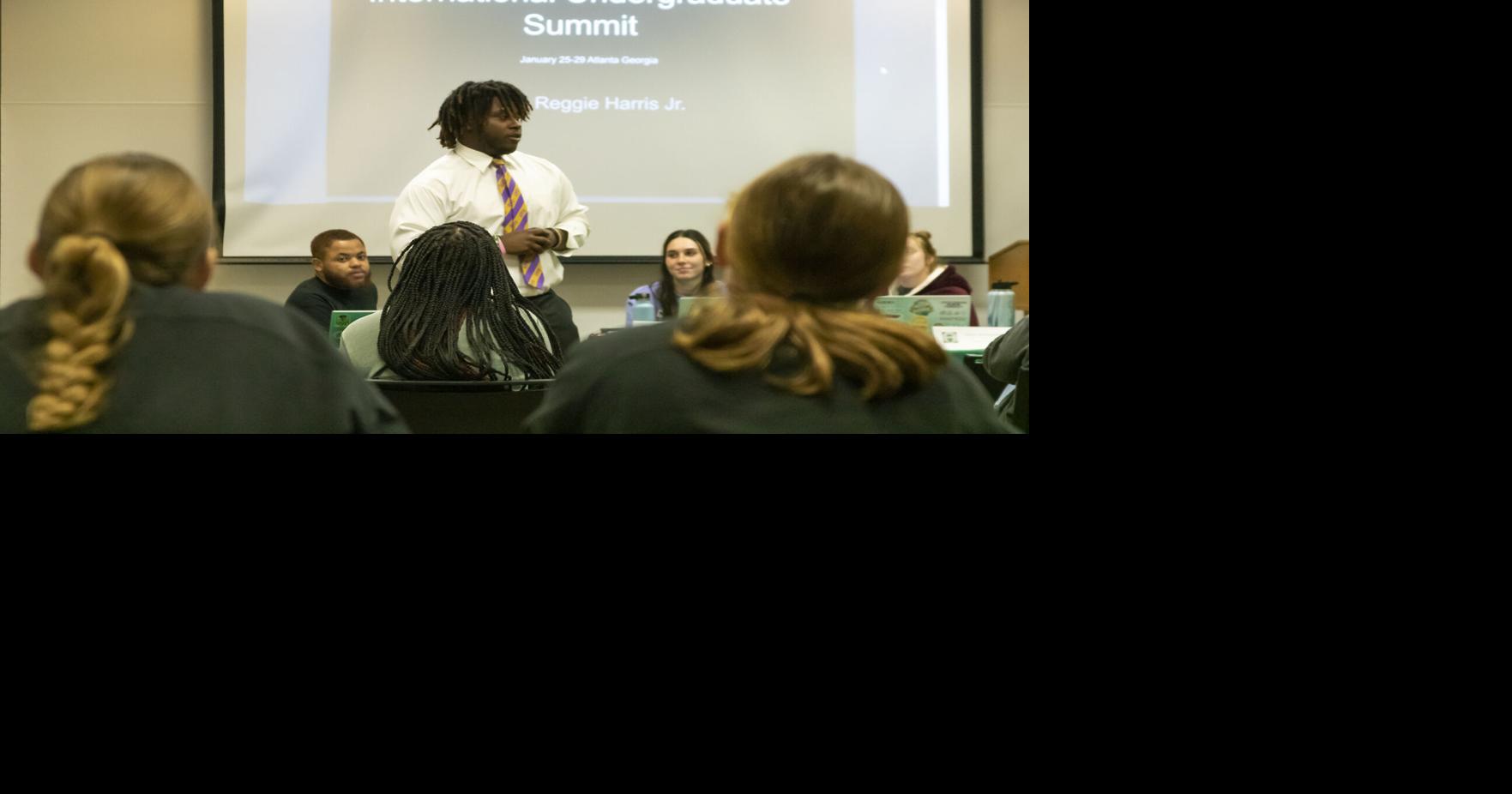 Student Senate to form new fee committee, swears in new members | News | nwmissourinews.com