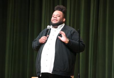 Northwest SAC comic interacts with crowd through improv | Features ...