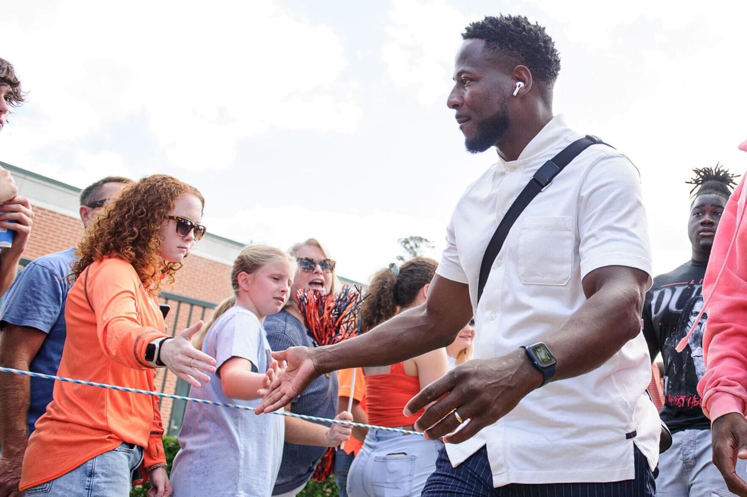 Auburn gets well-received message from Cadillac Williams