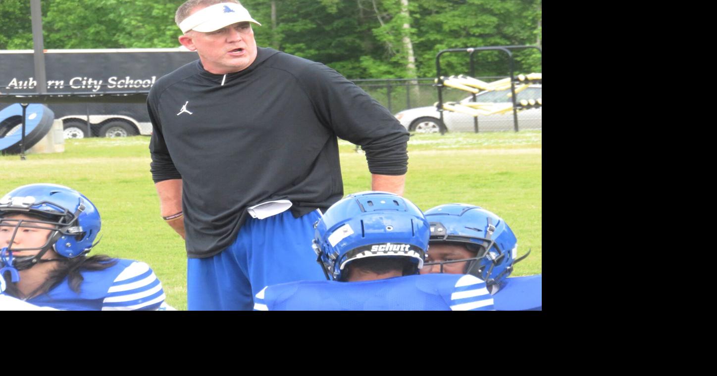 ‘Great coach, great guy’: Auburn High’s Goolsby named Broyles Award ...