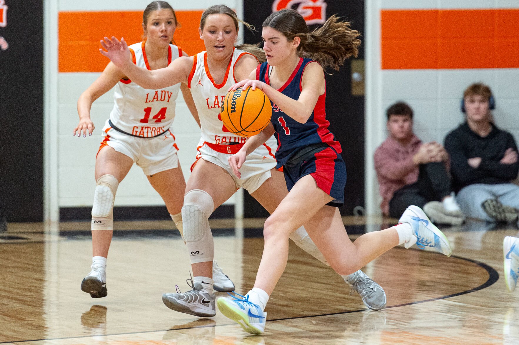 Glenwood girls basketball defeats Lee-Scott