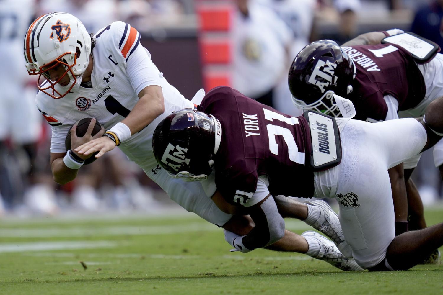Where does Auburn turn amid quarterback struggles?