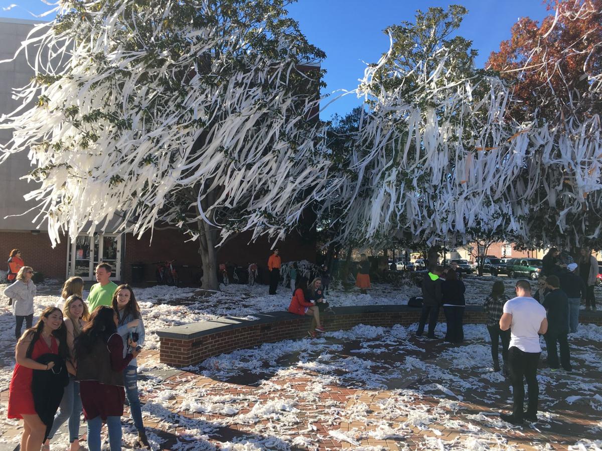 Auburn's rolling of Toomer's Corner named best sports tradition