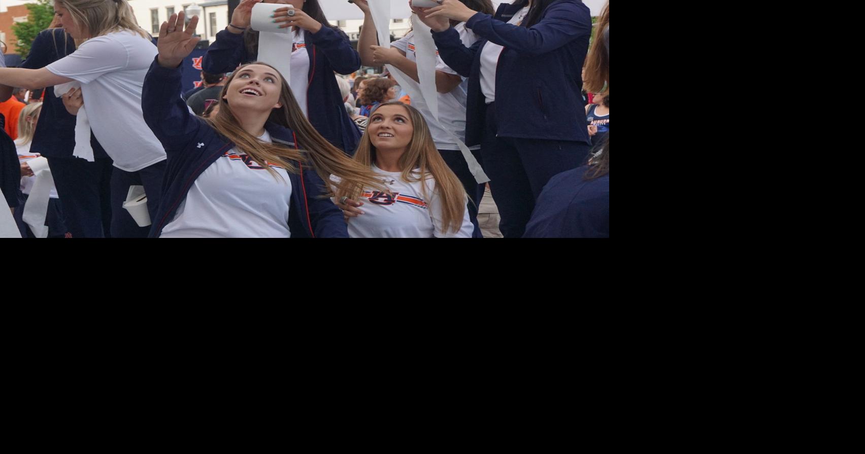 Auburn equestrian team celebrates national championship at Toomer's Corner