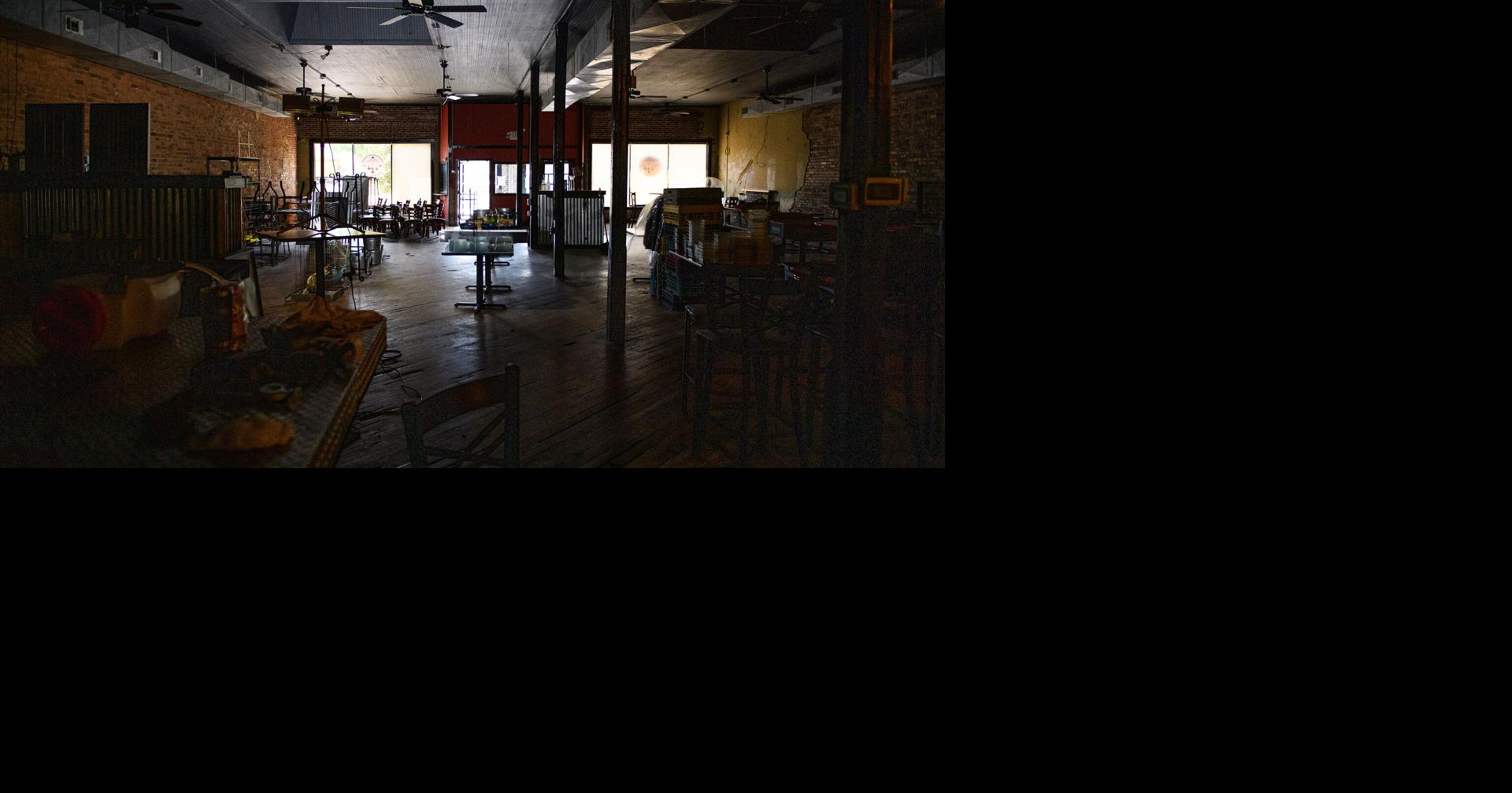 Niffer's at the Tracks holds a sale after closing