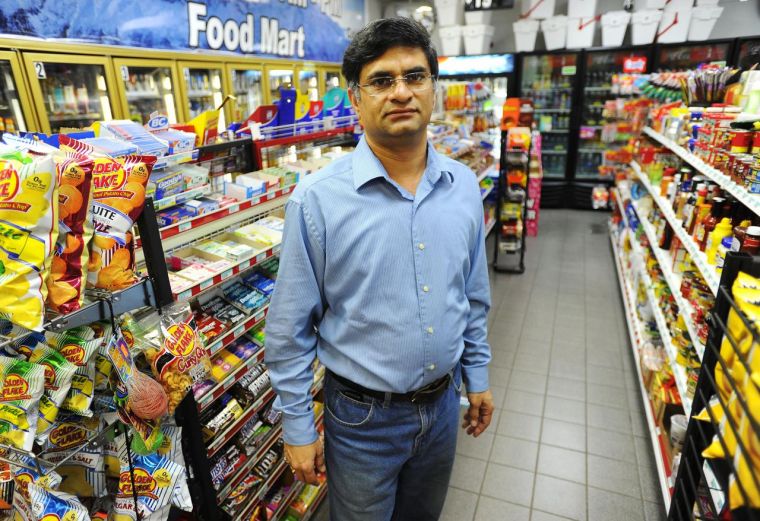 Store owner turns tables on would-be robber, takes gun