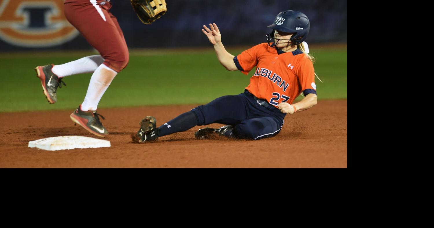 Auburn's Victoria Draper knows the shoes she has to fill in center field