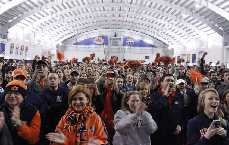 Auburn fans welcome team back from Pasadena