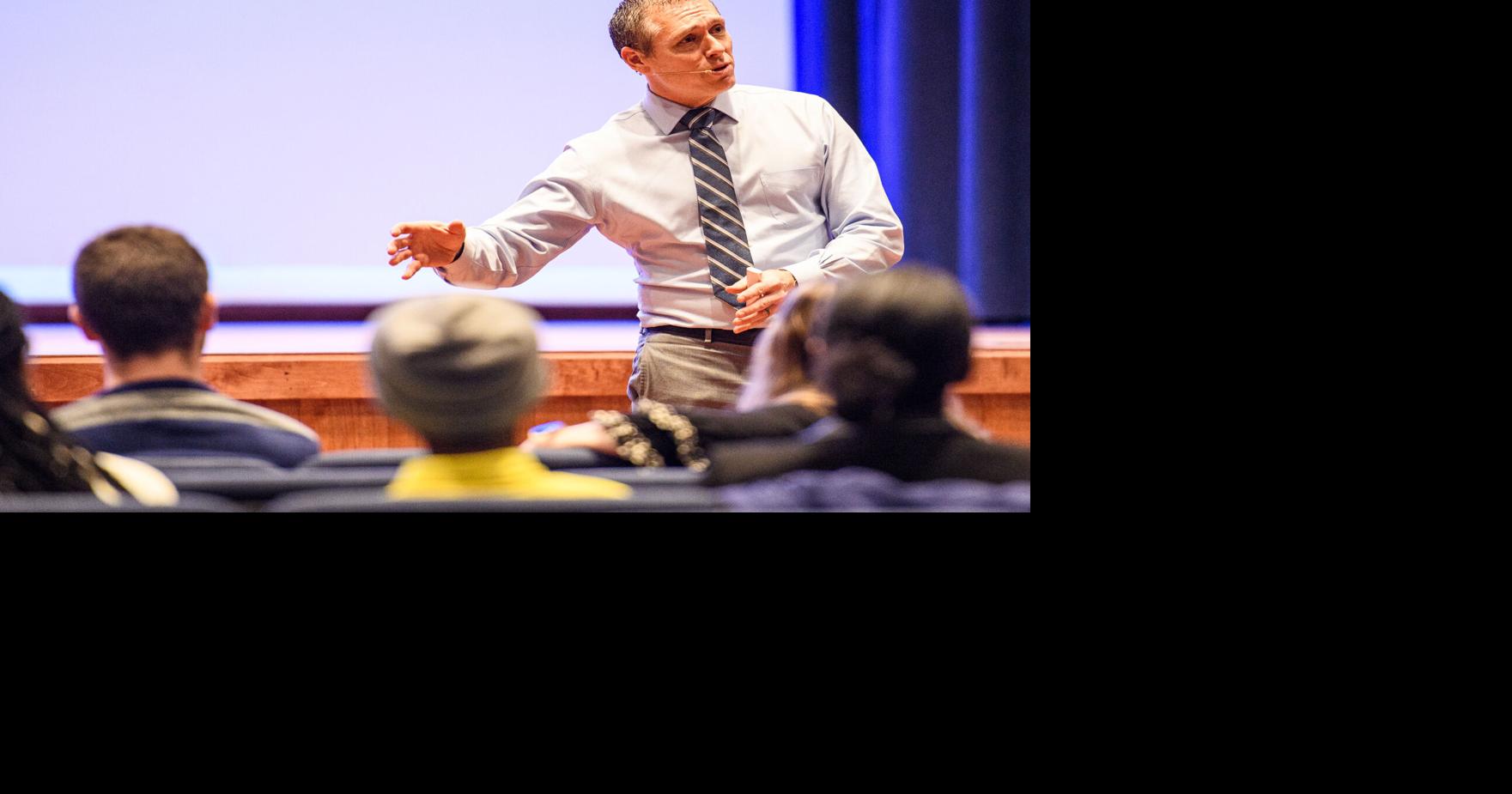 Timothy Shoemaker delivers anti-vaping presentation at AU