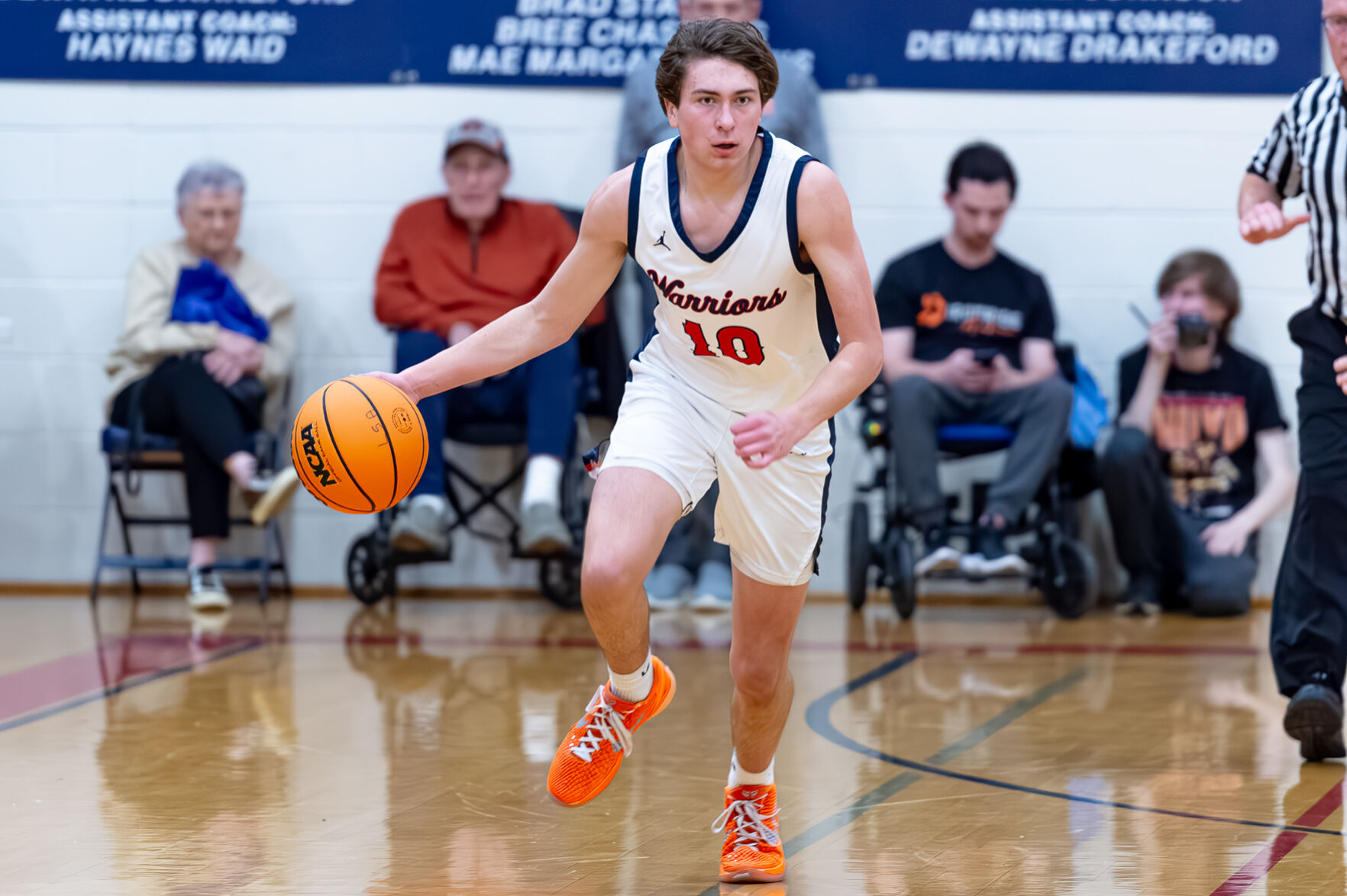Lee-Scott boys basketball wins area title
