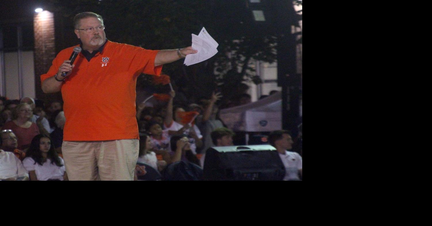Auburn’s Andy Burcham named Alabama’s Sportscaster of the Year