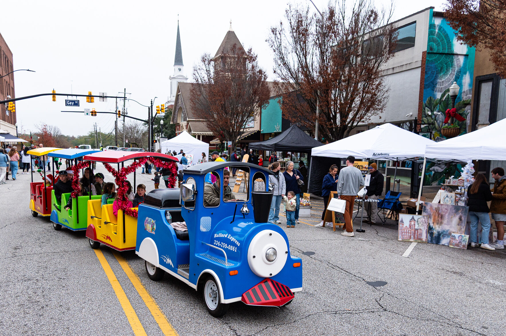 Auburn holds Christmas parade and, holiday events downtown