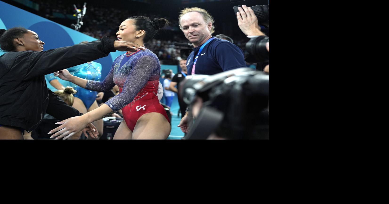 Suni Lee's coaches Jess Graba and Jeff Graba celebrate medal