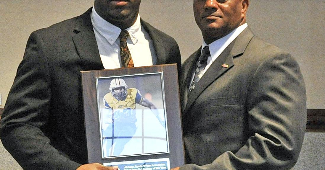 PREP FOOTBALL: Anfernee Jennings, Brandon Baynes win annual ASWA awards