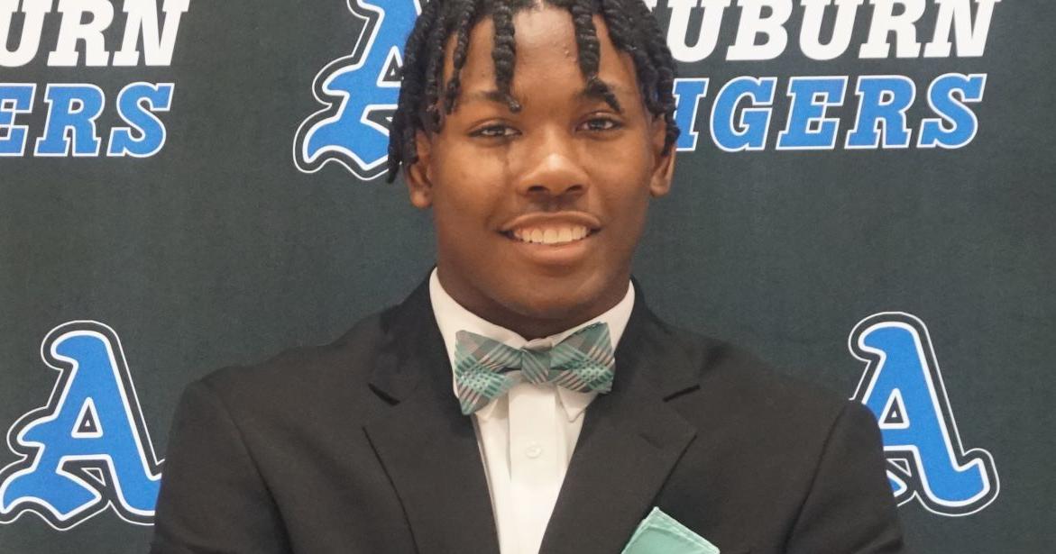 Auburn High’s Aaron Diggs proves himself as full-time running back