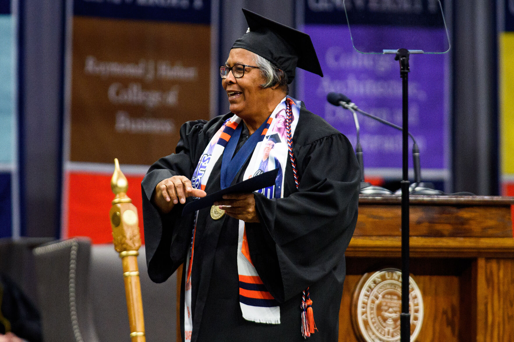 Building a legacy: Sherry Potts, 70, earns college degree from Auburn ...