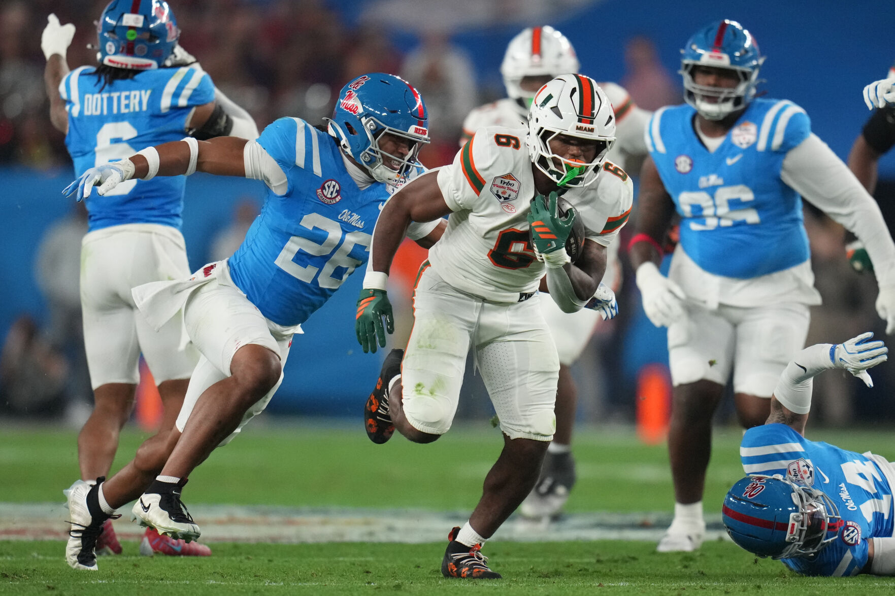Miami beats Ole Miss 31-27 in Fiesta Bowl