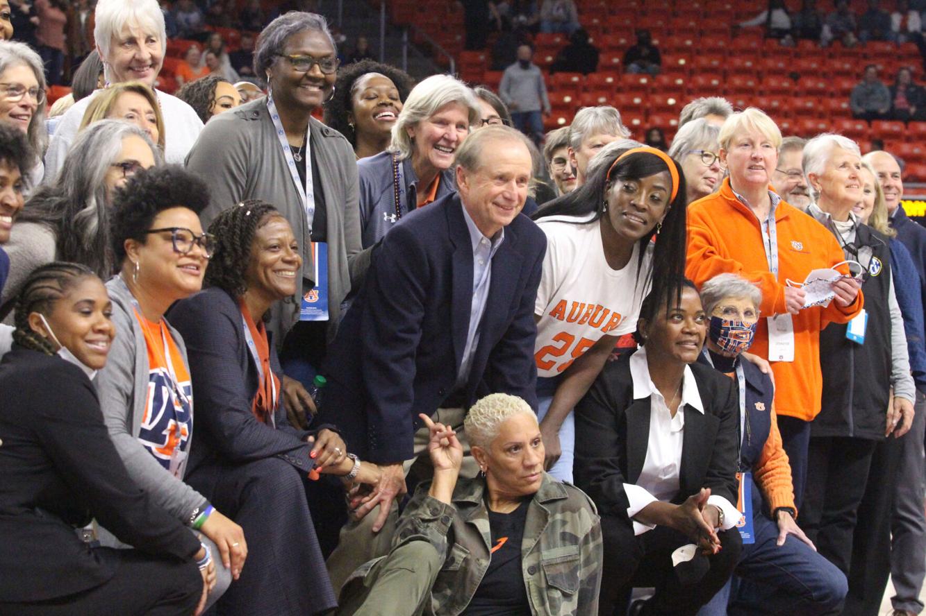 ‘Great memories’: Joe Ciampi banner unveiled in Auburn Arena honoring ...